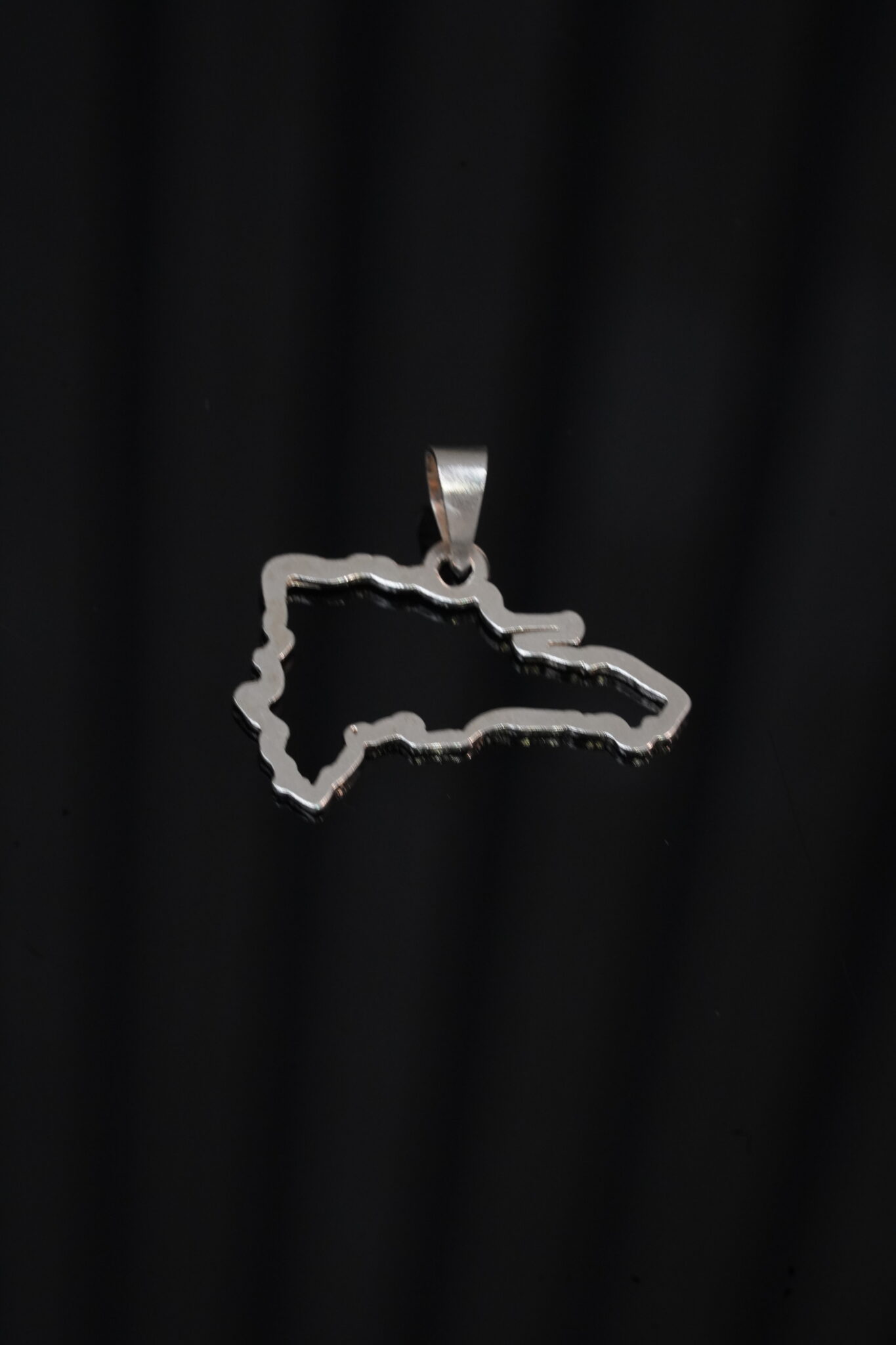 MEDALLA MAPA DE REPUBLICA DOMINICANA EN PLATA 925 - El Goldo Oro Joyería
